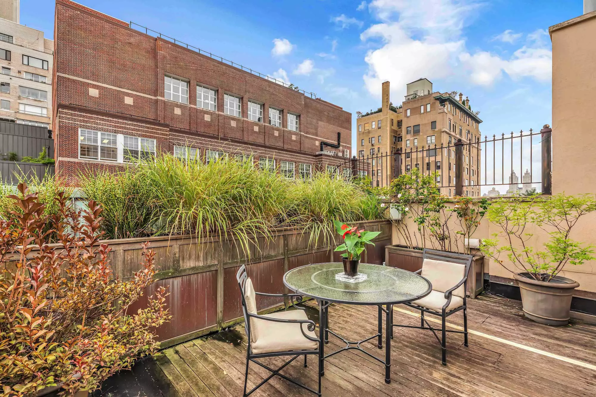 Bibeere $17.95M, Carnegie Hill brownstone ẹlẹwa yii ni solarium biriki ati ọgba idan 2534_19