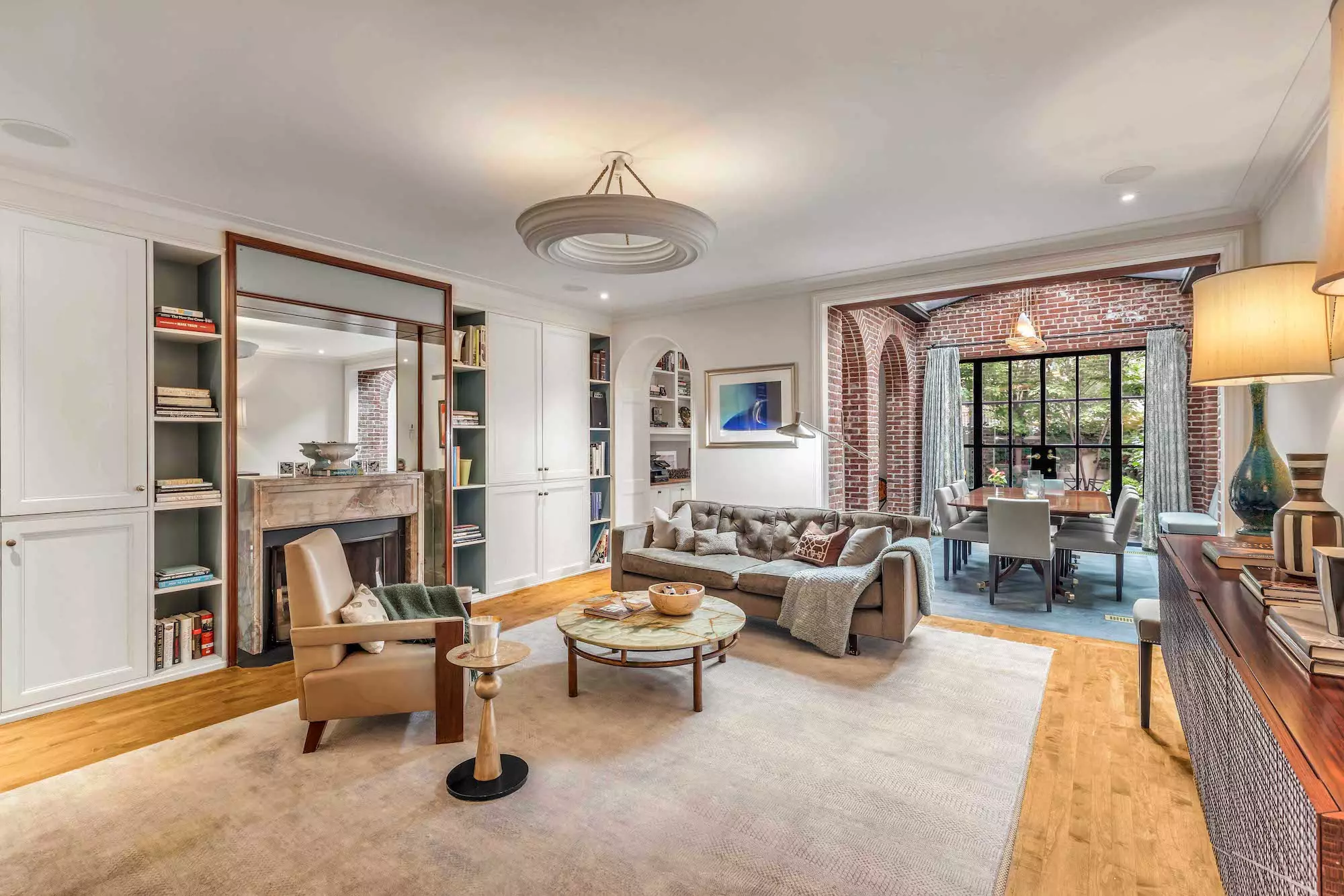 Bibeere $17.95M, Carnegie Hill brownstone ẹlẹwa yii ni solarium biriki ati ọgba idan 2534_9