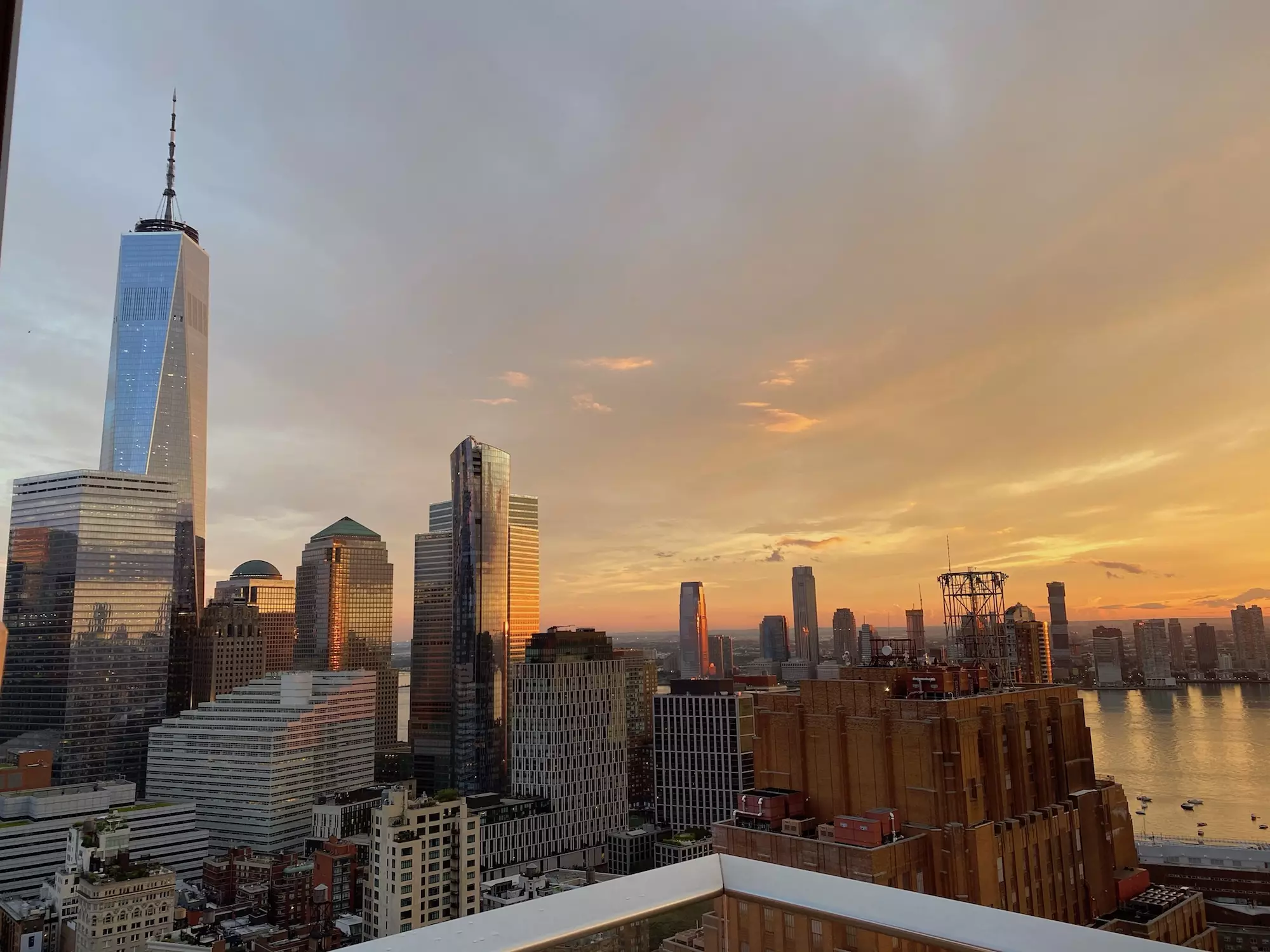 Dan wasan barkwanci Keegan-Michael Key ya siyar da gidan kwana a hasumiyar Jenga ta NYC akan dala miliyan 5 2537_6