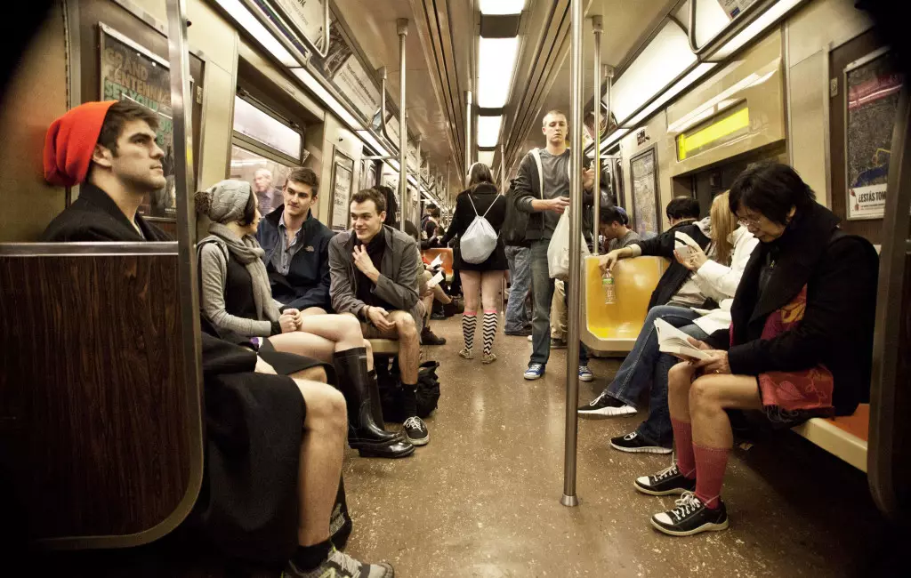 I-No-Pants-Subway-Ride_3