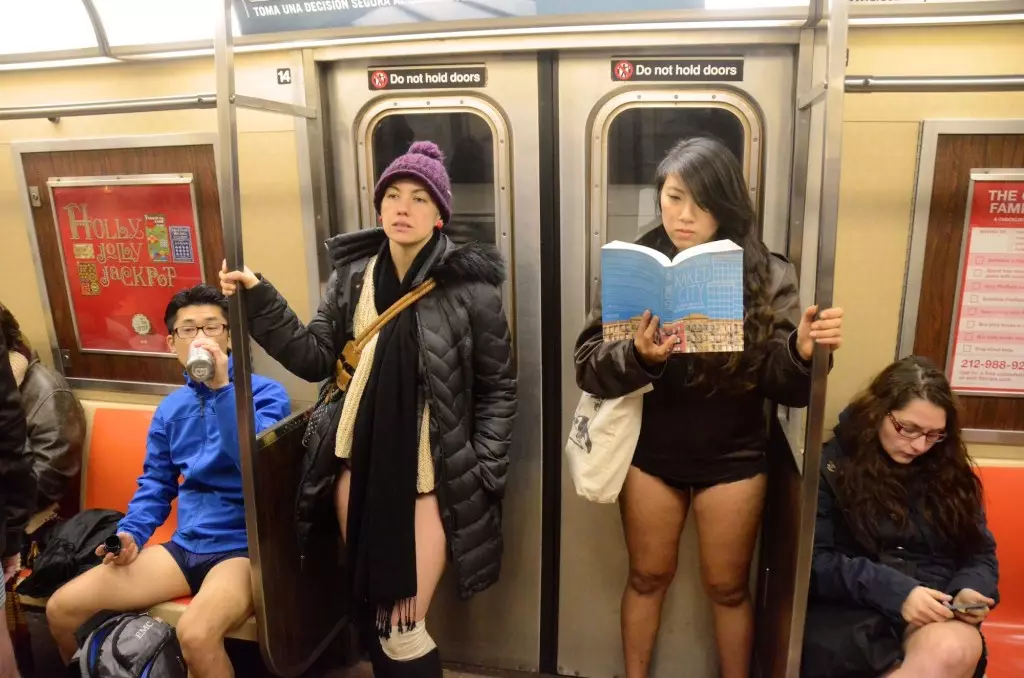 Walang Pants Subway Ride-6