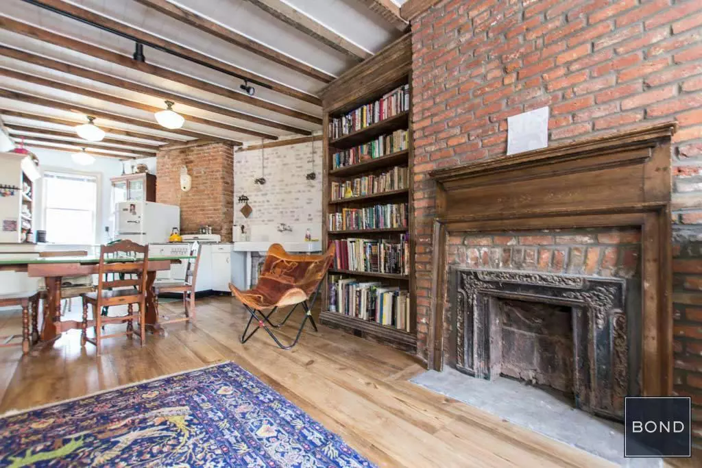 Najem Lower East Side v Historic, Federal Rowhouse Packs in Lots of Personality