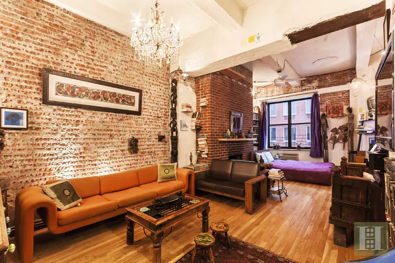 $1.4M لاءِ DIY Duplex on a Heavenly Hell’s Kitchen Block 25683_1