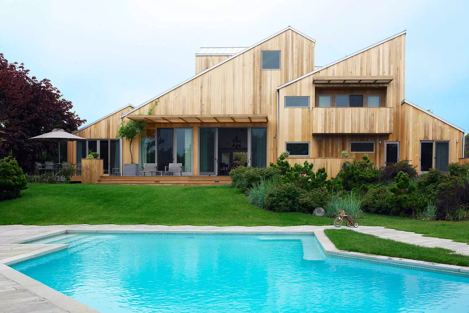 CCS Architecture의 Wood-Clad Bridgehampton Residence에서 형태는 기능을 따릅니다. 25750_1