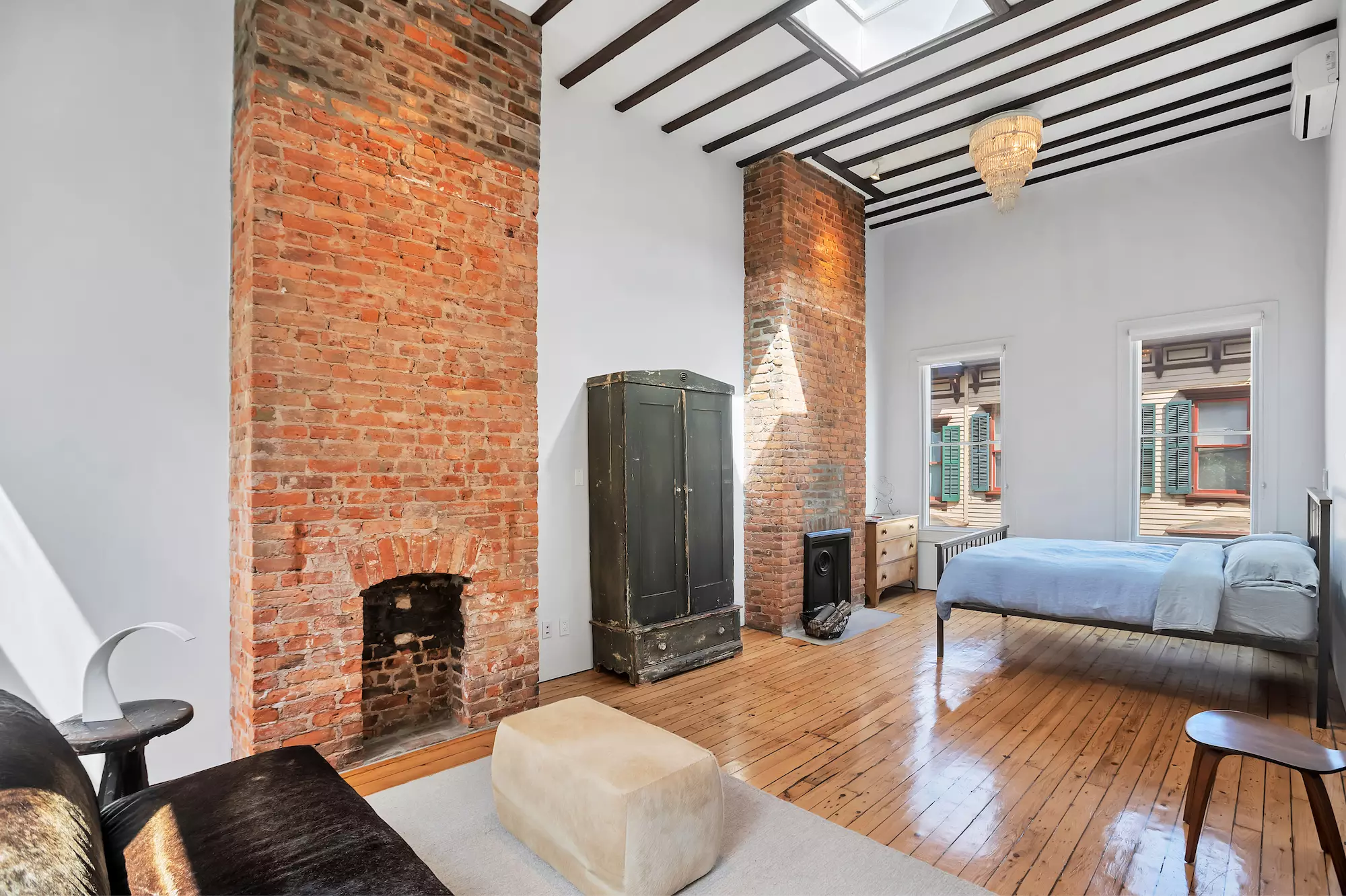 En la Sylvan Terrace escondida de Washington Heights, una casa adosada de madera modernizada pide $ 1.8M 2587_12