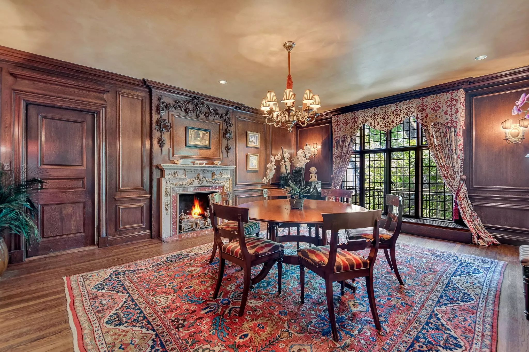 Con un precio de $ 8.5 millones, esta mansión de Bronxville de 100 años tiene jardines mágicos y grandes interiores estilo Tudor 2625_12