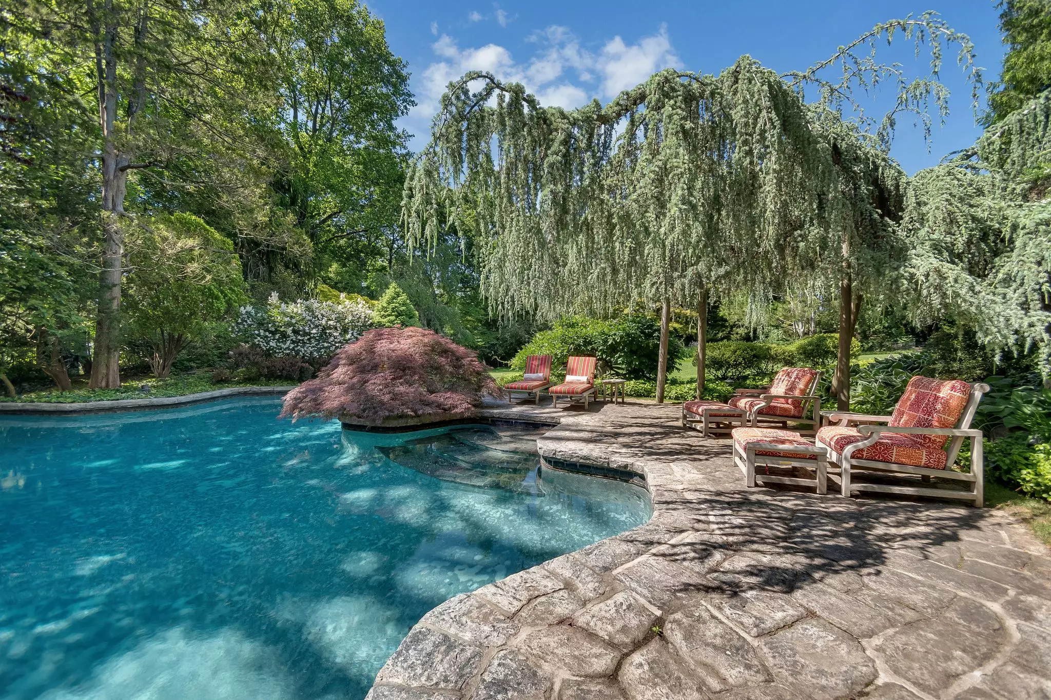 Con una richiesta di 8,5 milioni di dollari, questa villa centenaria di Bronxville ha giardini magici e grandiosi interni Tudor 2625_21