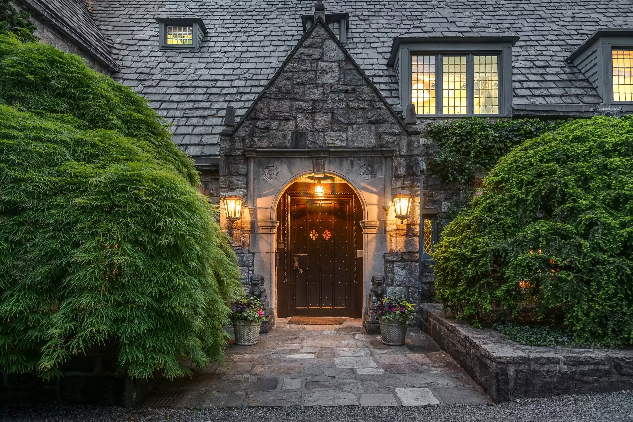 Con un precio de $ 8.5 millones, esta mansión de Bronxville de 100 años tiene jardines mágicos y grandes interiores estilo Tudor 2625_4