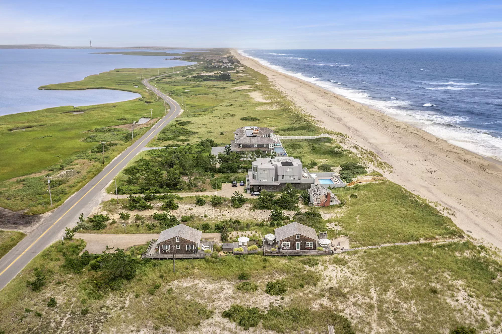 Za 5,75 milijona dolarjev imate v lasti dve koči na plaži Hamptons z zasebnim dostopom do plaže 2662_2