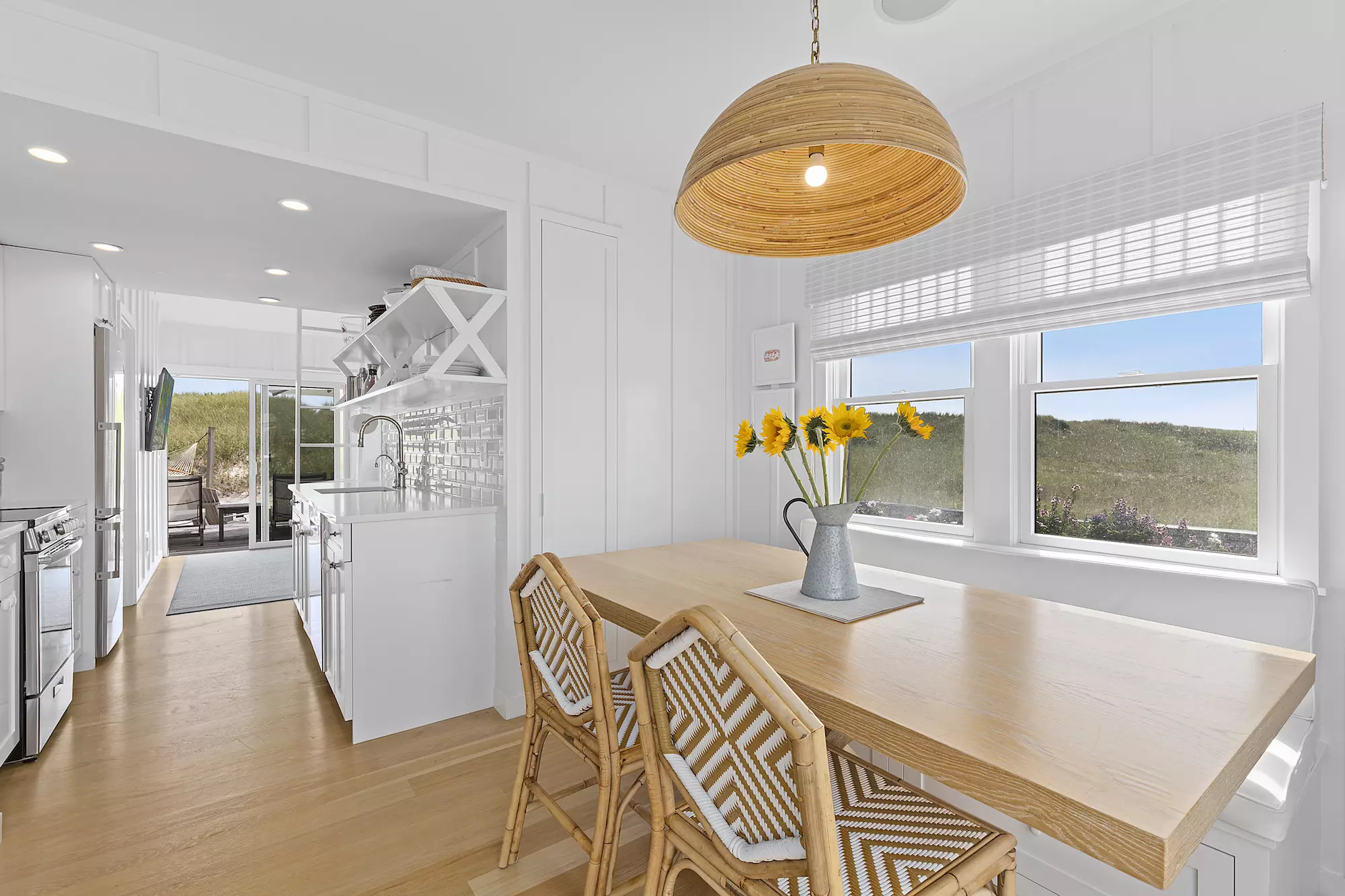 Per $ 5,75 milioni, possiedi due cottage sulla spiaggia di Hamptons con accesso privato alla spiaggia 2662_6