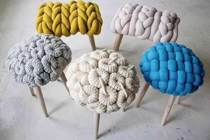 Claire-Anne O'Brien disegna grossi sgabelli di lana per coccolarsi questo autunno 26652_1