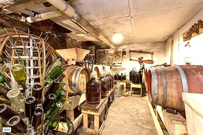 वाइन बनाउने कलाकारहरूले यो $6.8M UWS टाउनहाउस घरलाई 50 वर्ष भन्दा बढीको लागि बोलाए 26680_1