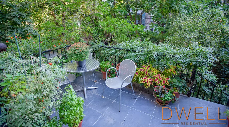 144 Lincoln Place, Park Slope, Brooklyn guri iib ah, Brooklyn brownstone, dayactirka dhagaxa brownstone, MESH, guri dabaq toosan, Laura Lau, Chris Kentis, Gudaha, Jardiinooyinka,