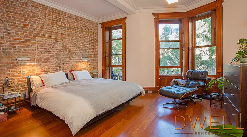 144 Lincoln Place, Park Slope, Бруклин таунхаус сатылады, Бруклин қоңыр тас, қоңыр тасты жөндеу, MESH, тік лифт үйі, Лаура Лау, Крис Кентис, интерьерлер, бақтар,