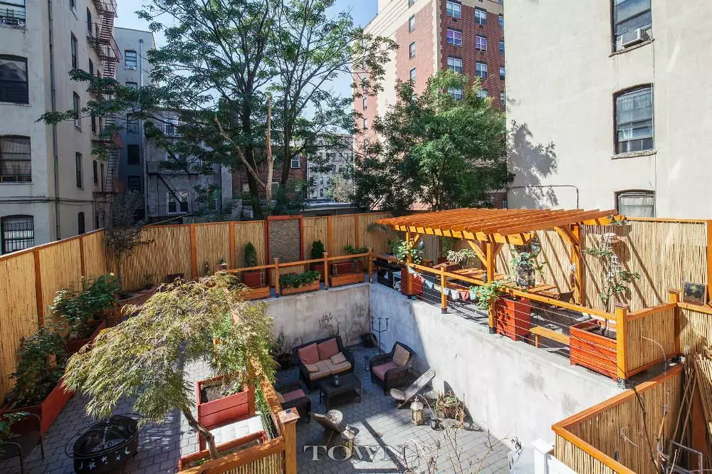 ဤ East Harlem ကွန်ဒိုအတွက် Epic Outdoor Space သည် $875K ဖြစ်သည်။ 27088_1