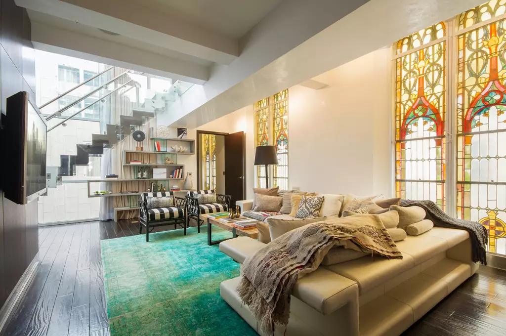 Dawny penthouse w Greenwich Village Jude'a Law w przepięknej konwersji kościoła żąda 12,5 miliona dolarów