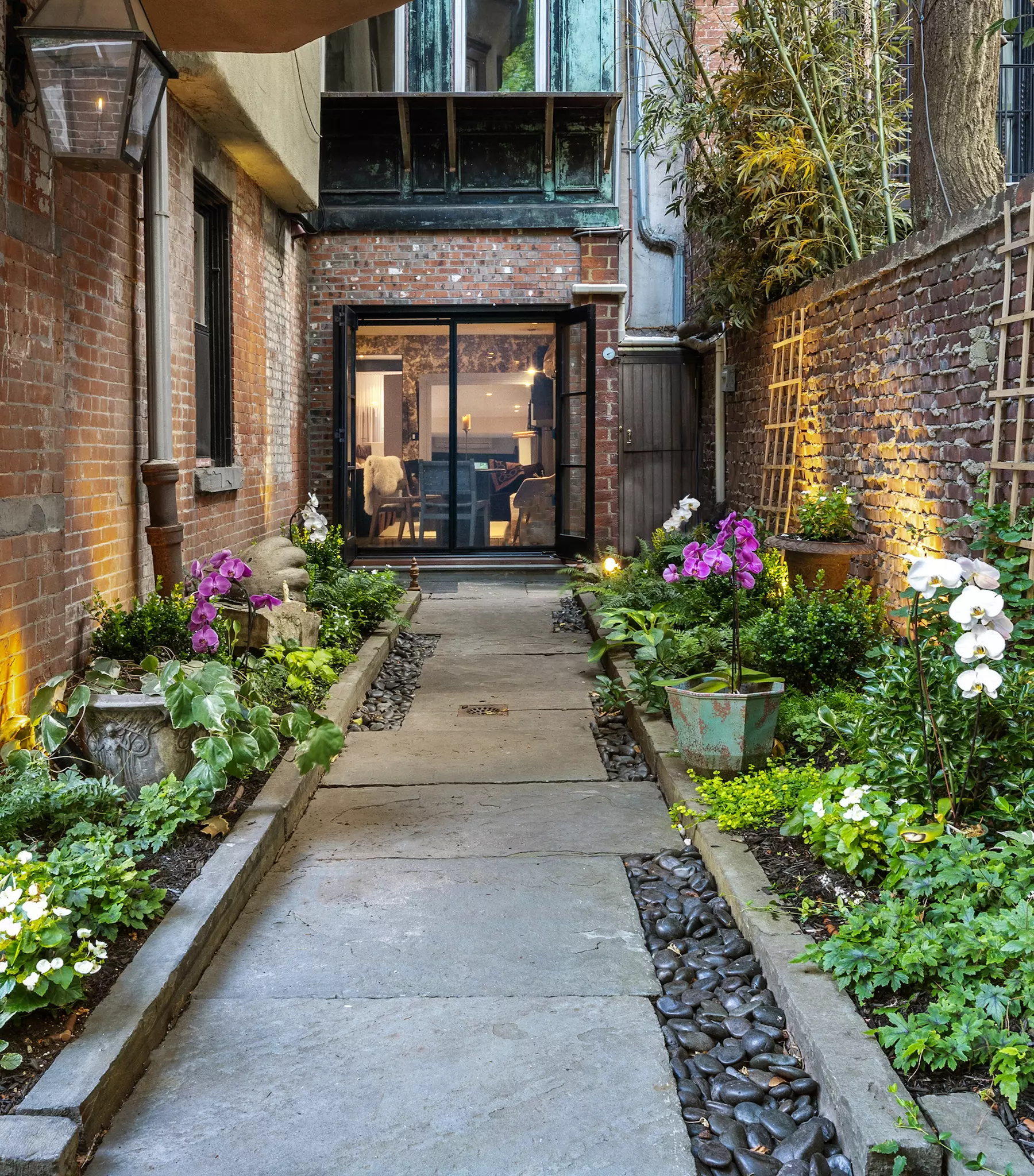 Mayroong English country garden na nakatago sa likod nitong $3.1M Carnegie Hill co-op 2734_6