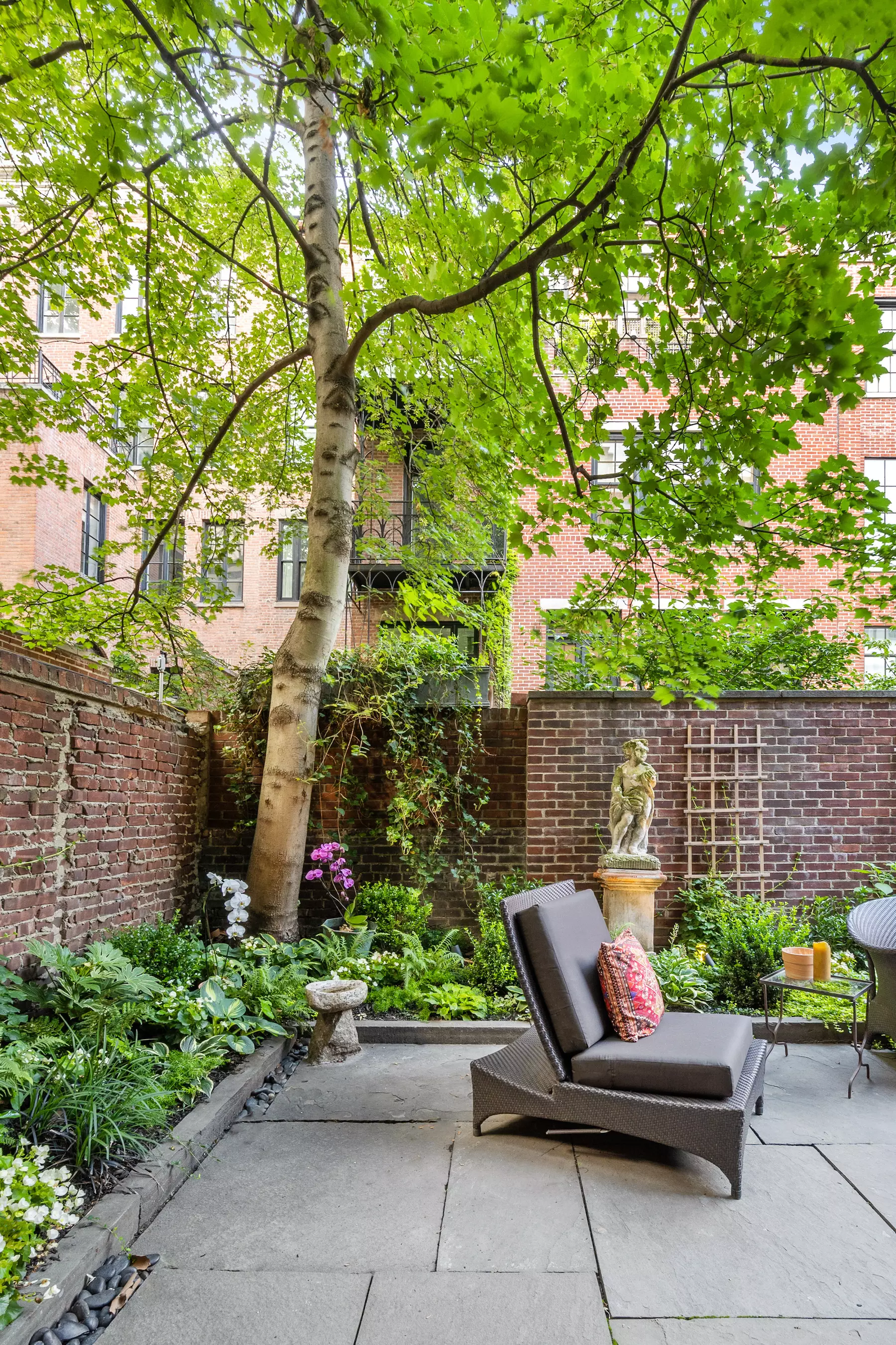 Hay un jardín campestre inglés escondido detrás de esta cooperativa de Carnegie Hill de $ 3.1 millones 2734_7