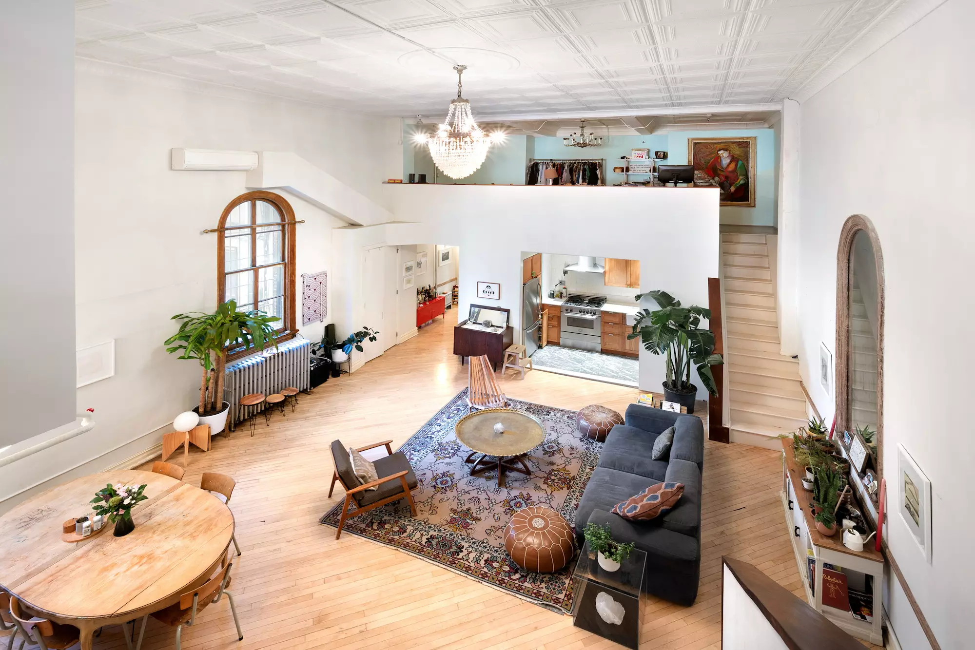 منزل الفنان ويليام ويجمان السابق في إيست فيليدج معروض للبيع مقابل 2.75 مليون دولار ، بما في ذلك الفسيفساء الأصلية 2736_1