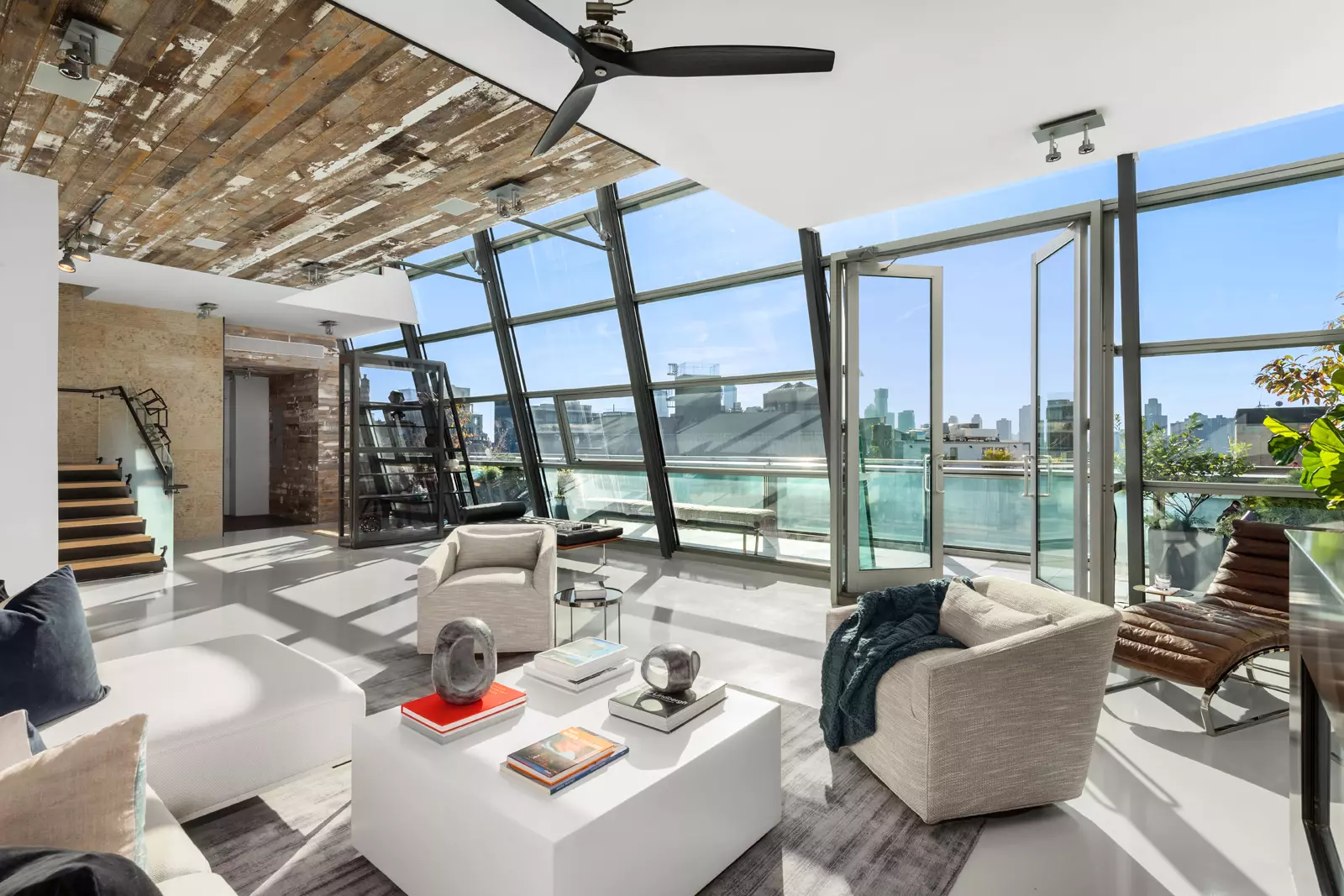 1000 万美元的哈德逊广场顶层公寓拥有 1,650 平方英尺的露台，可俯瞰河流 2748_1
