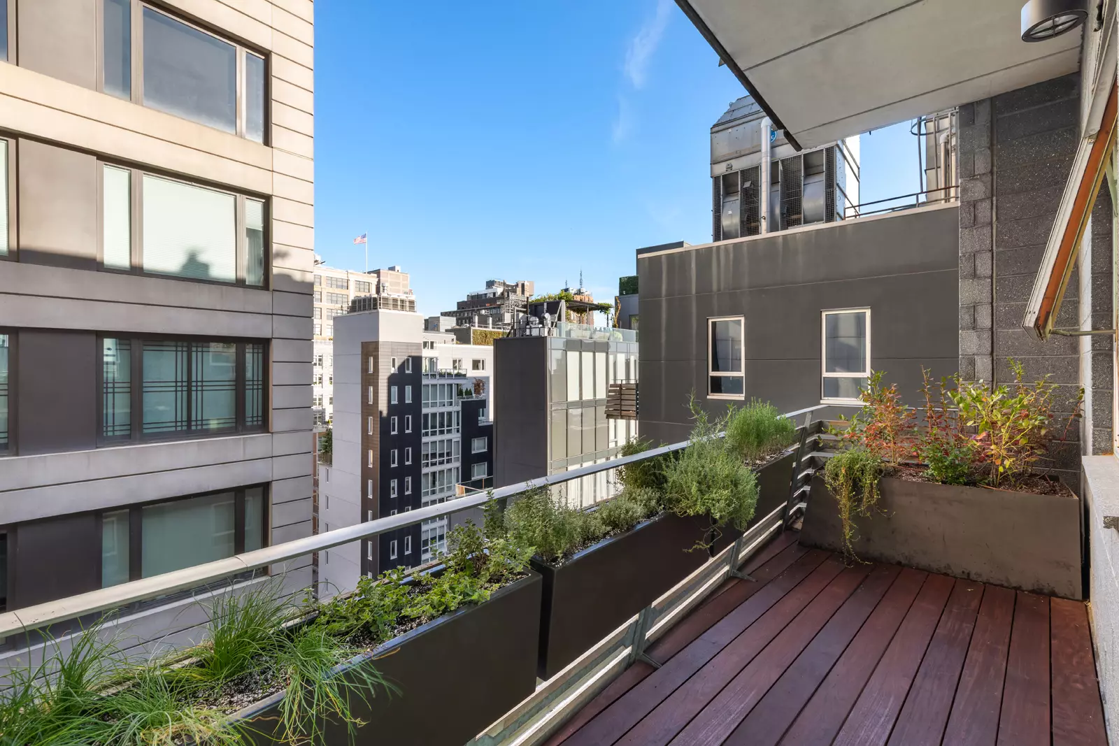 1000 万美元的哈德逊广场顶层公寓拥有 1,650 平方英尺的露台，可俯瞰河流 2748_8