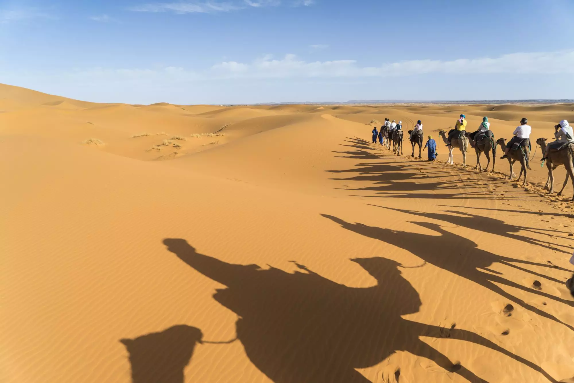 Ffotograffiaeth Moroco, camelod yn yr anialwch, Ira Block, National Geographic
