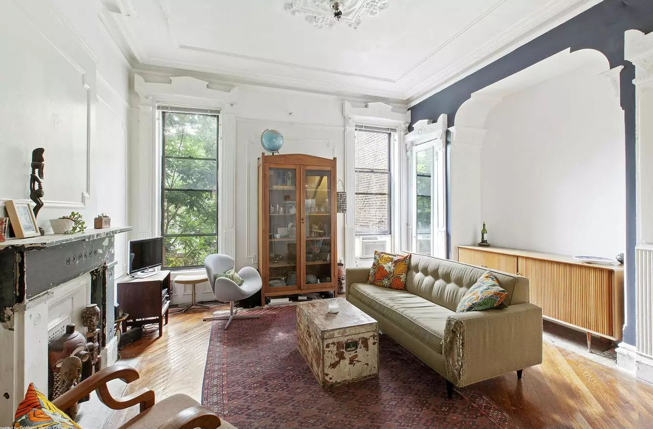 Bed-Stuy Brownstone-ն իր պատմական մանրամասներով 1,9 միլիոն դոլար է պահանջում 27579_1