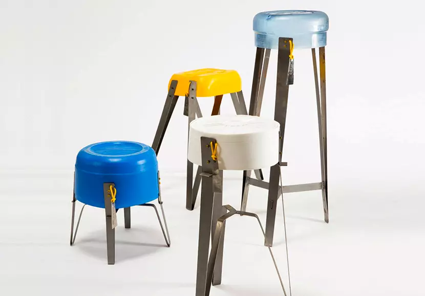 Použité plastové nádoby získají nový život jako barevné stoličky s „Tachtit“ 27713_1