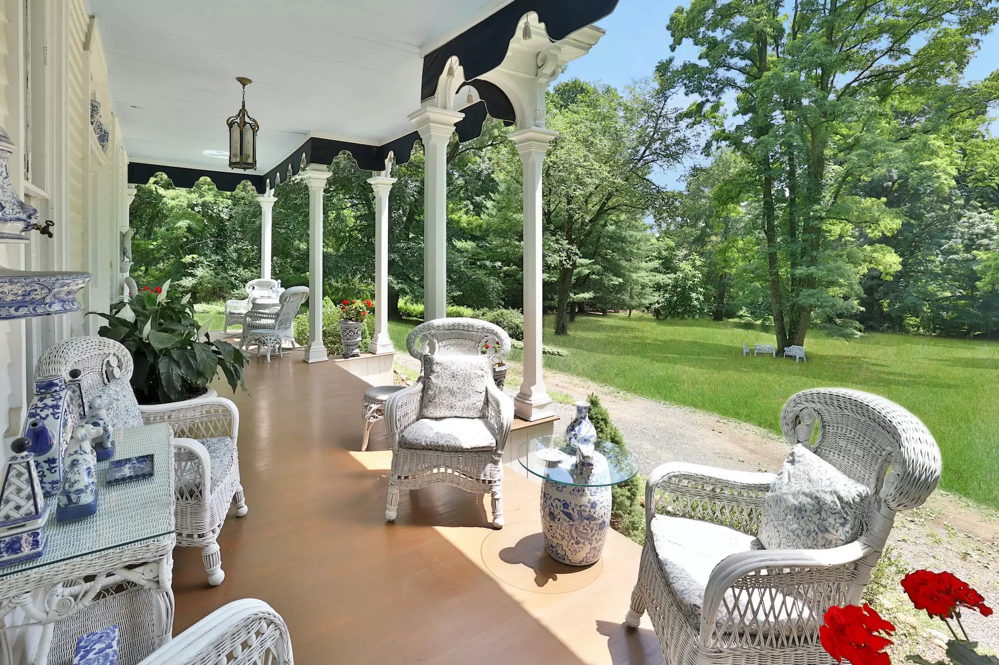 D'Hollywood Legend Arlene Dahl's Hudson Valley Victorian kënnt op de Maart fir $ 5M 2771_3