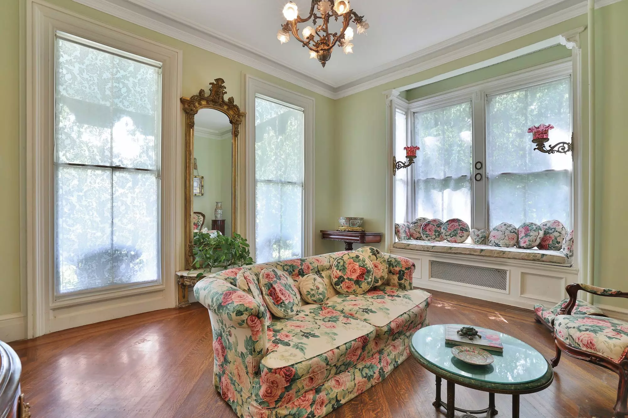 Hudson Valley Victorian tal-leġġenda ta’ Hollywood Arlene Dahl tolqot is-suq għal $5M 2771_6