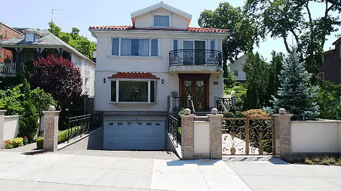Το σπίτι στο Bay Ridge με το «Αρχιτεκτονικό Δράμα» ζητά ένα παράλογο 4,58 εκατομμύρια δολάρια 27897_1