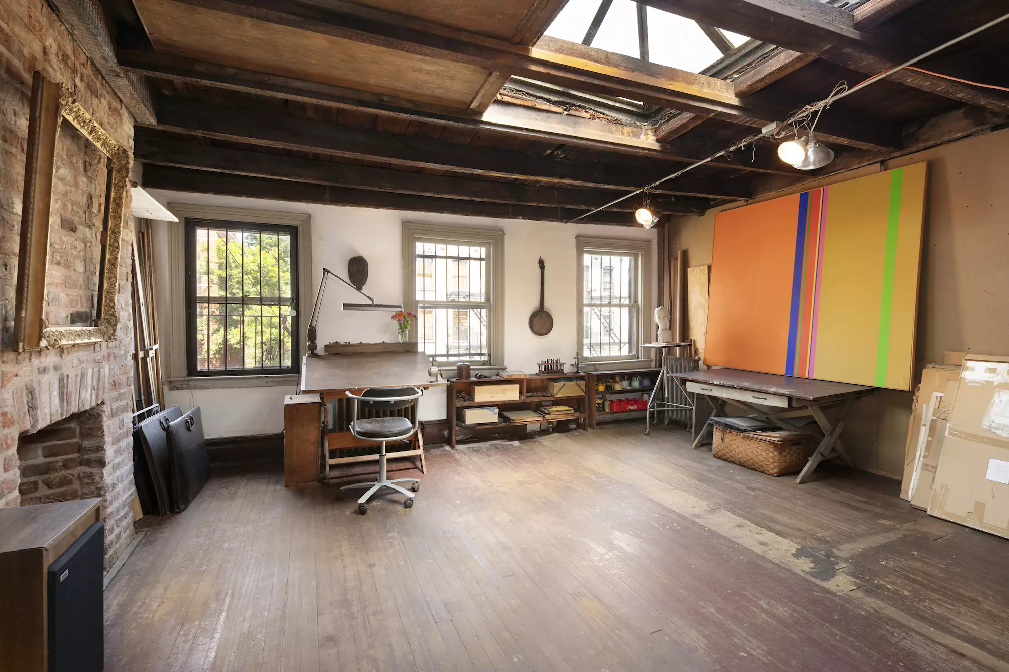 Ang balay sa East Village ug art studio sa ulahing abstract nga pintor nga si Jay Rosenblum miigo sa merkado sa $4M 2789_1