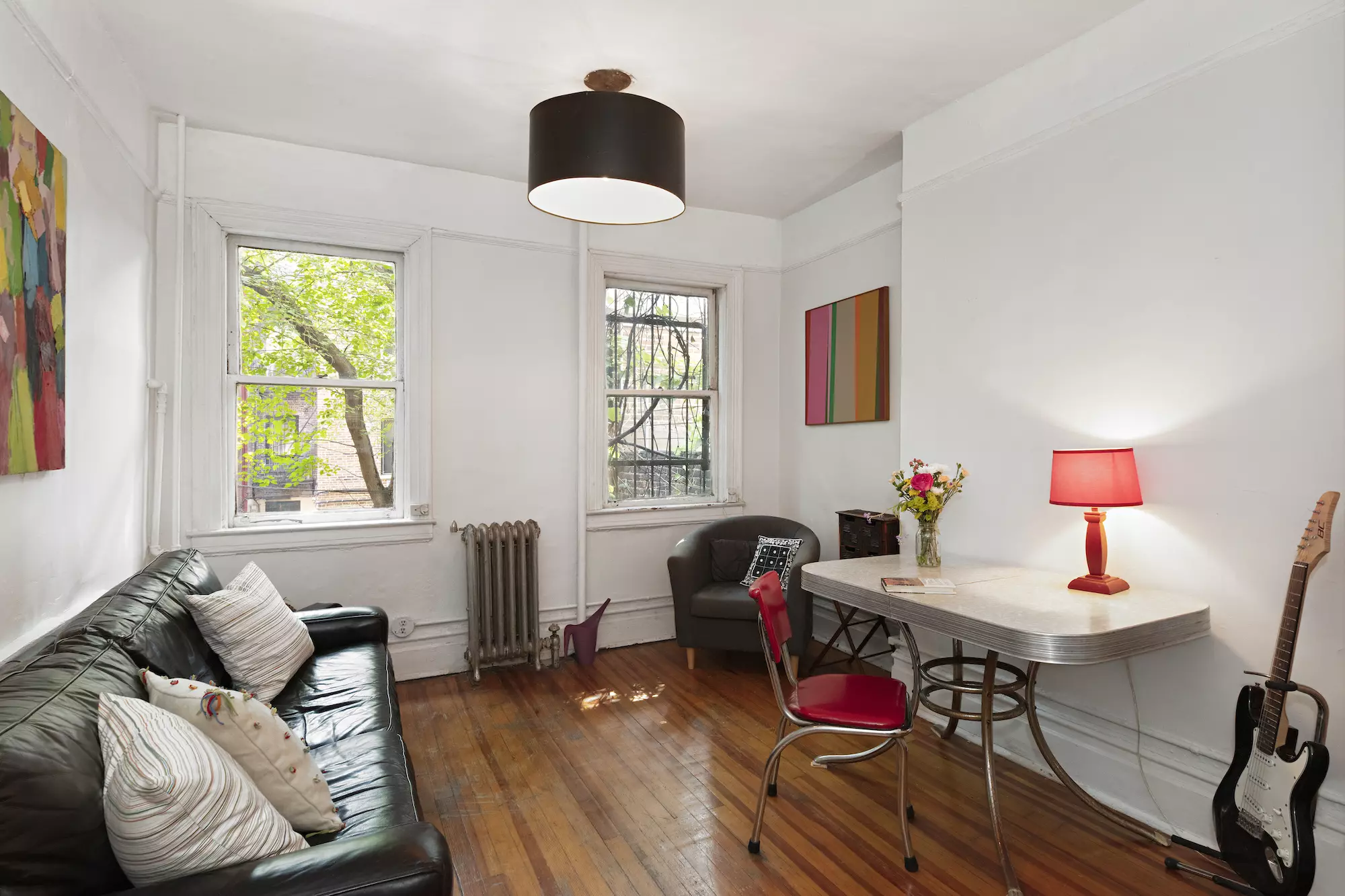 East Village hûs en keunststudio fan lette abstrakte skilder Jay Rosenblum komt op 'e merke foar $ 4M 2789_12