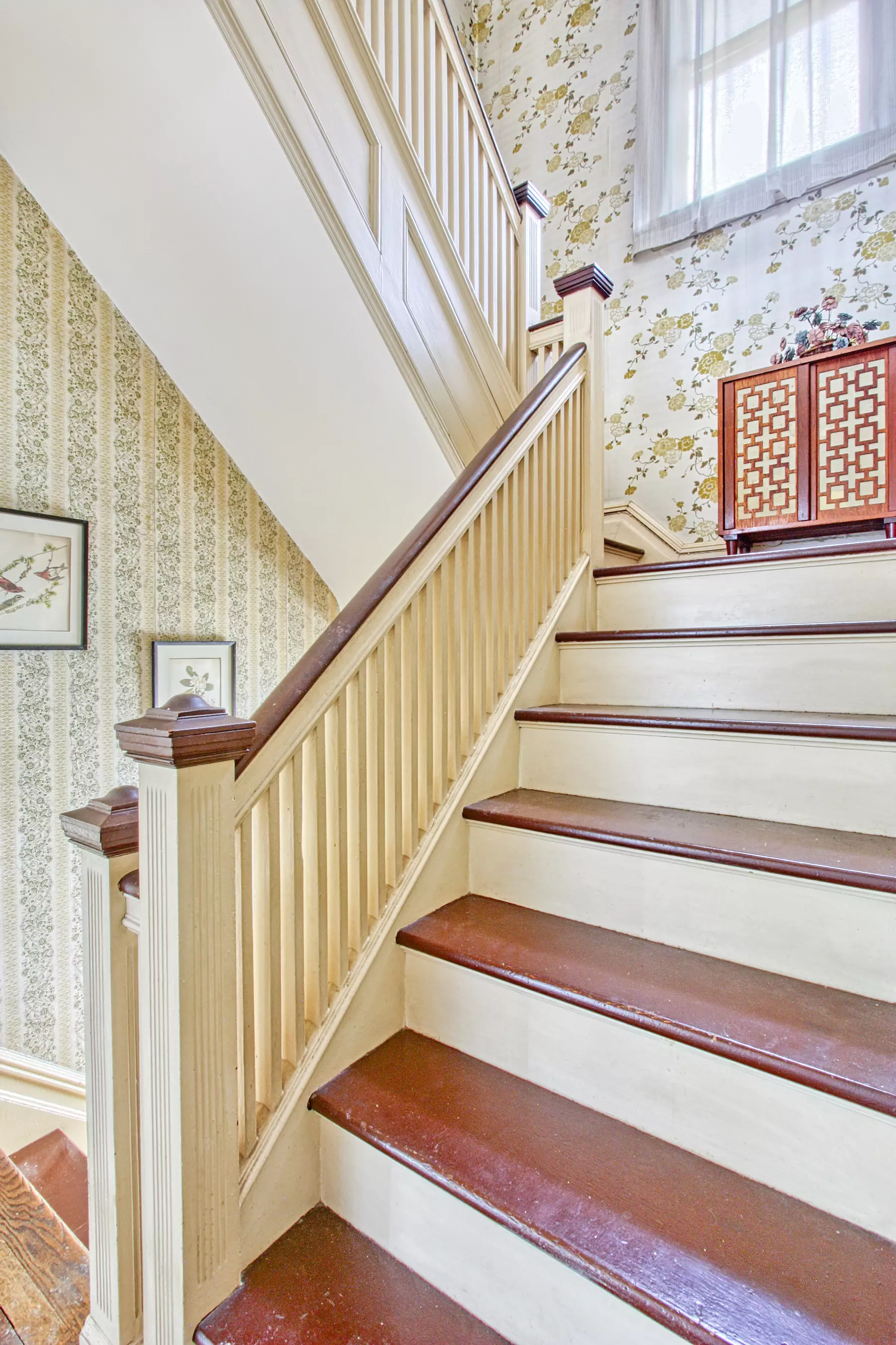 Ang $1.8M Midwood Victorian ay umaapaw sa mabulaklak, vintage na appeal 2799_15