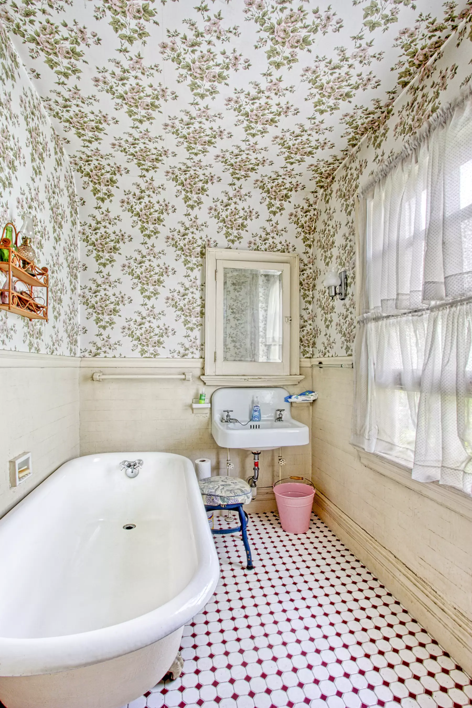 $ 1,8 milhão Midwood Victorian está transbordando com apelo floral e vintage 2799_18