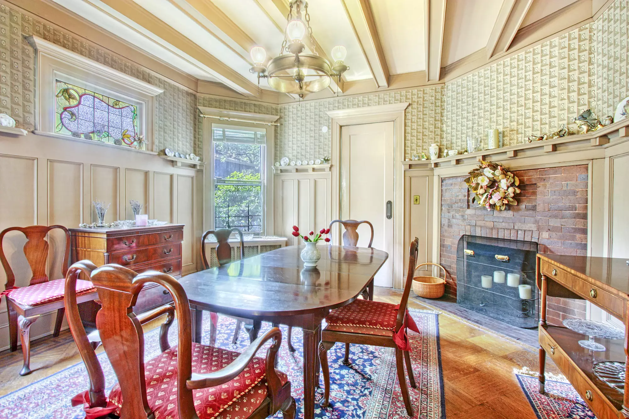 $1.8M Midwood Victorian ពោពេញទៅដោយផ្កាស្រស់ និងទាក់ទាញ 2799_6