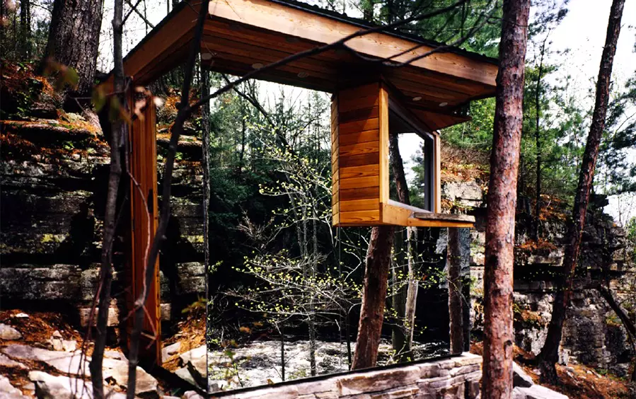 Die gespiegelte Cadyville-Sauna von Dan Hisel verschmilzt den Wald, das Gebäude und den Körper 28055_1