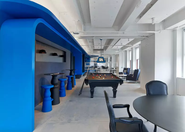 В реконструированных офисах LinkedIn есть Speakeasy и много места для отдыха 28077_1