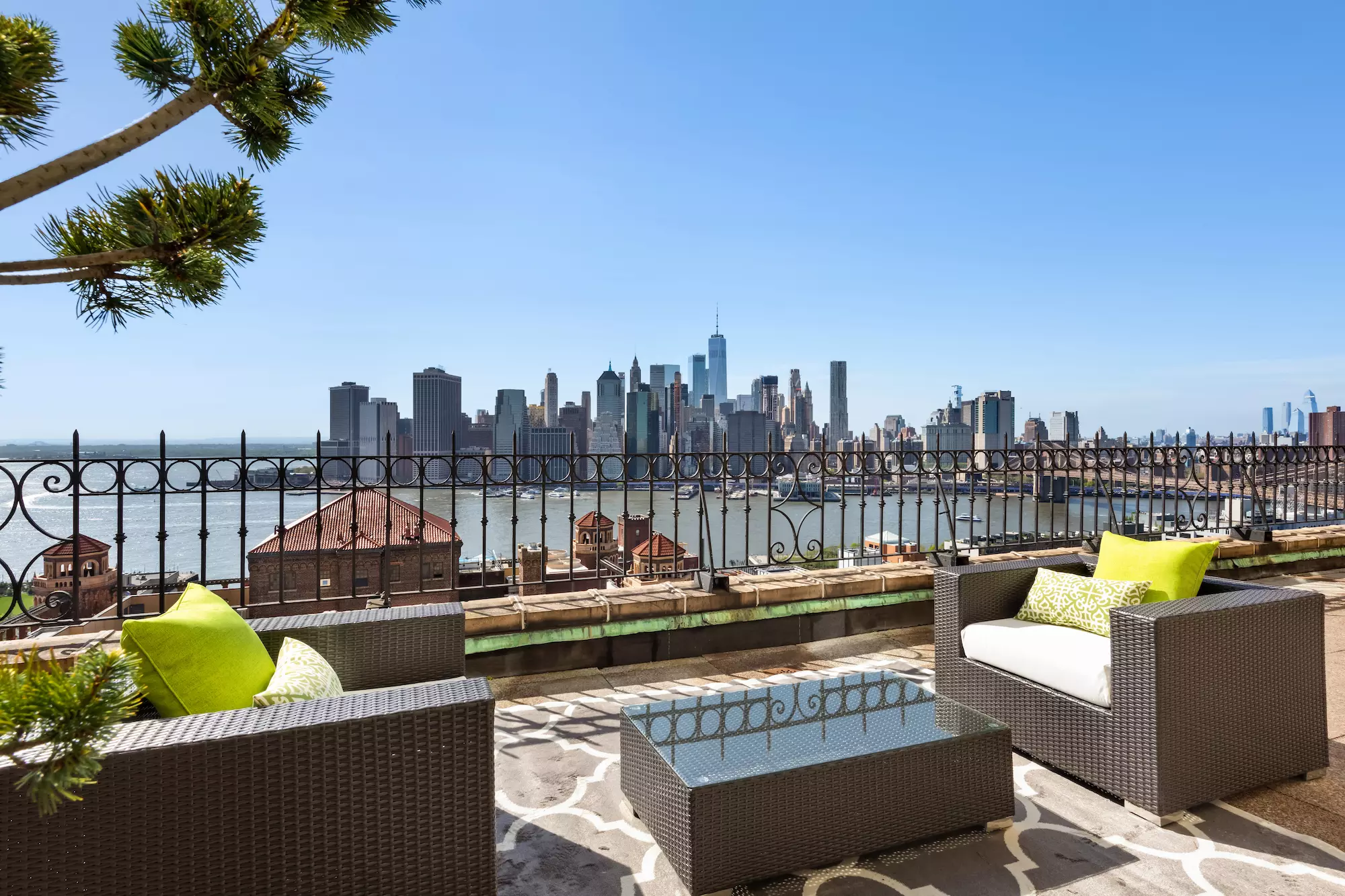 در این آپارتمان 2.75 میلیون دلاری در بروکلین هایتس، از تراس 57 فوتی، منظره افق کامل را دریافت کنید. 2809_1