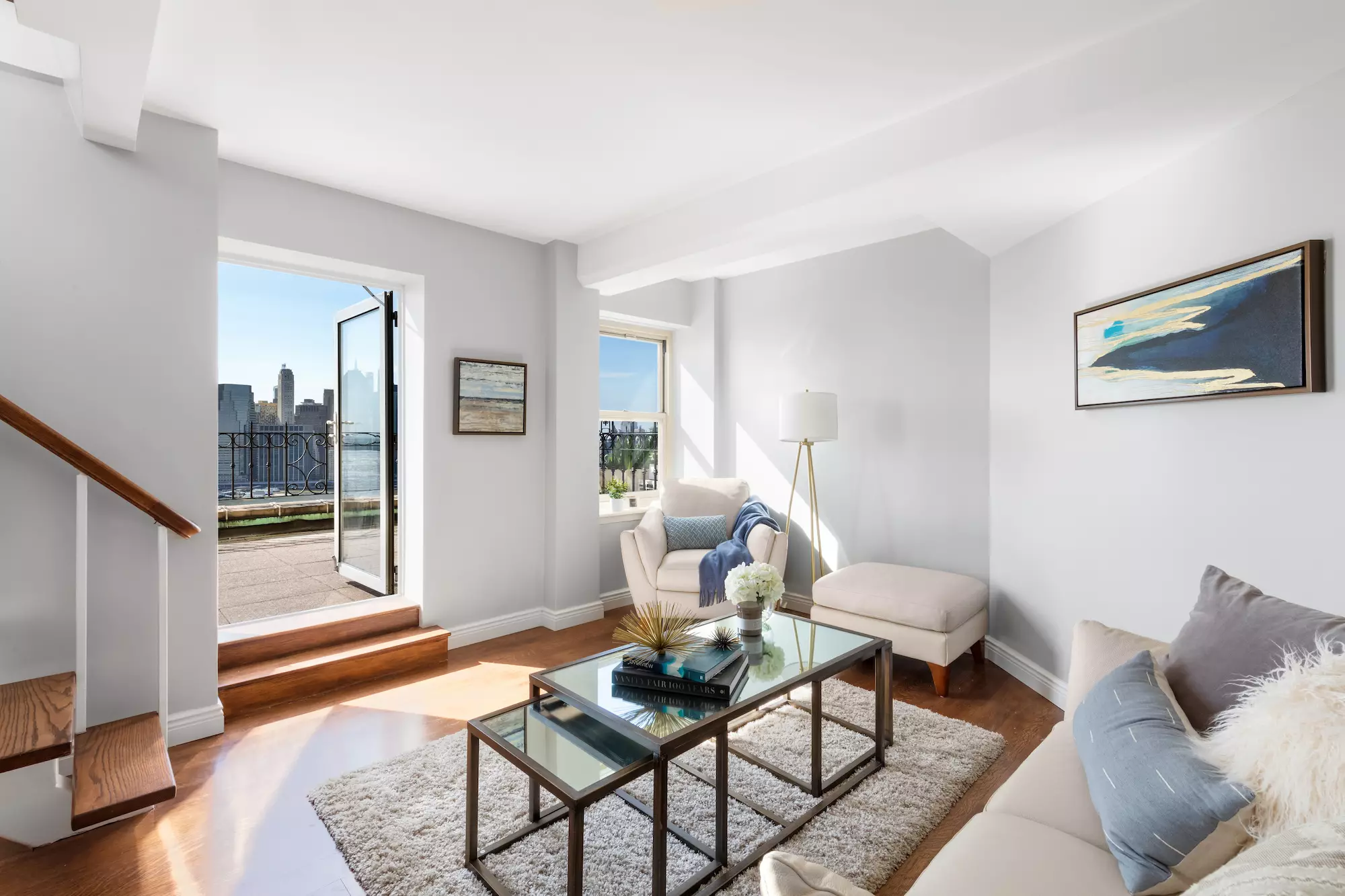 在这座价值 275 万美元的布鲁克林高地公寓中，从 57 英尺长的露台上欣赏完整的天际线景观 2809_4