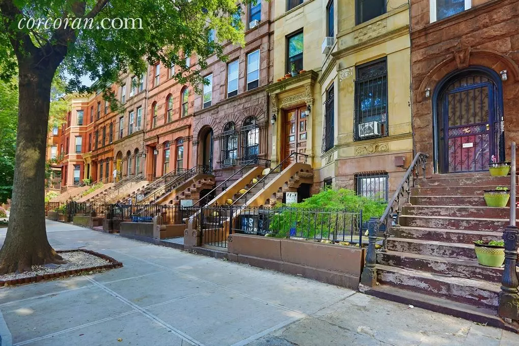 44 Macon Street, Brownstone, Townhouse, Cool Listing, Brooklyn, Brooklyn Townhouse ရောင်းရန်ရှိသည်
