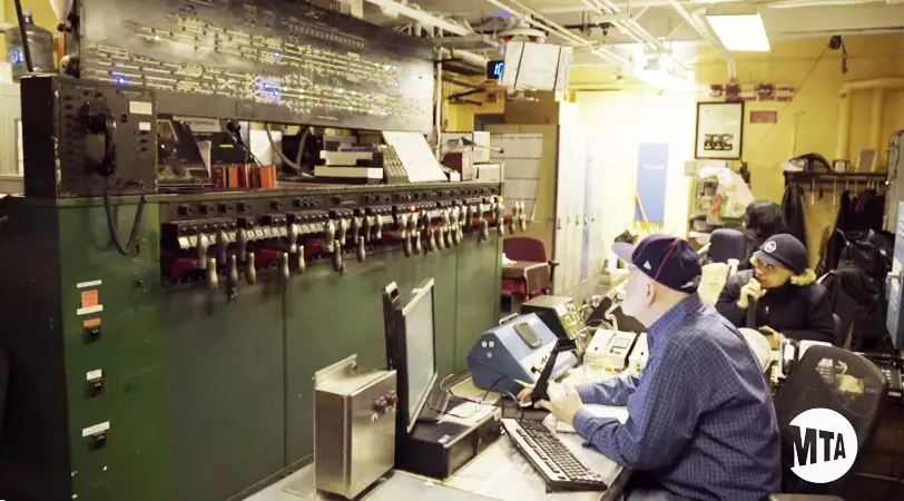 VIDEO: Gehen Sie hinter die superantiquierte Schalttafel der heutigen New Yorker U-Bahn 28147_1