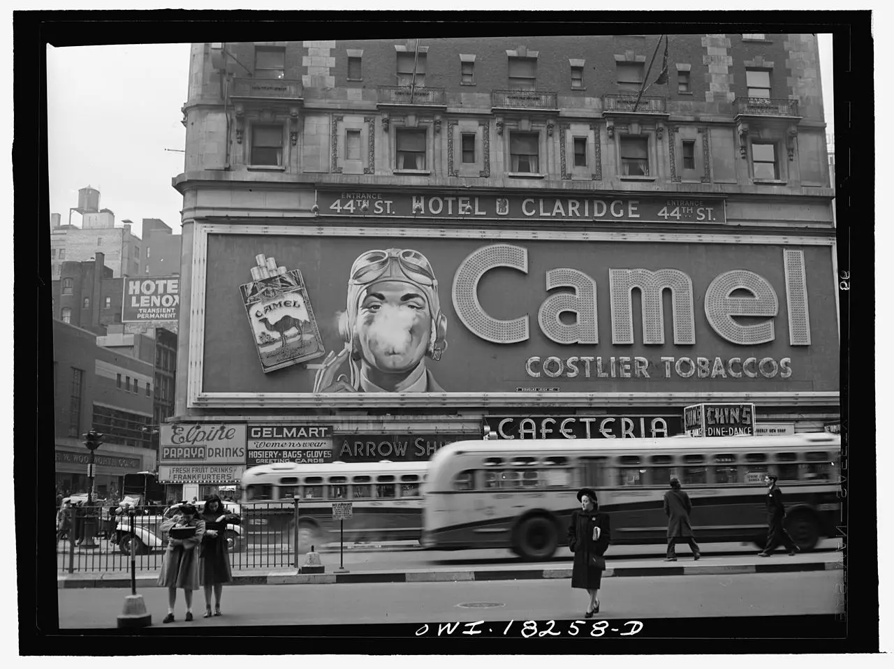 Reklam û Mîmariya Old Times Square 28256_1