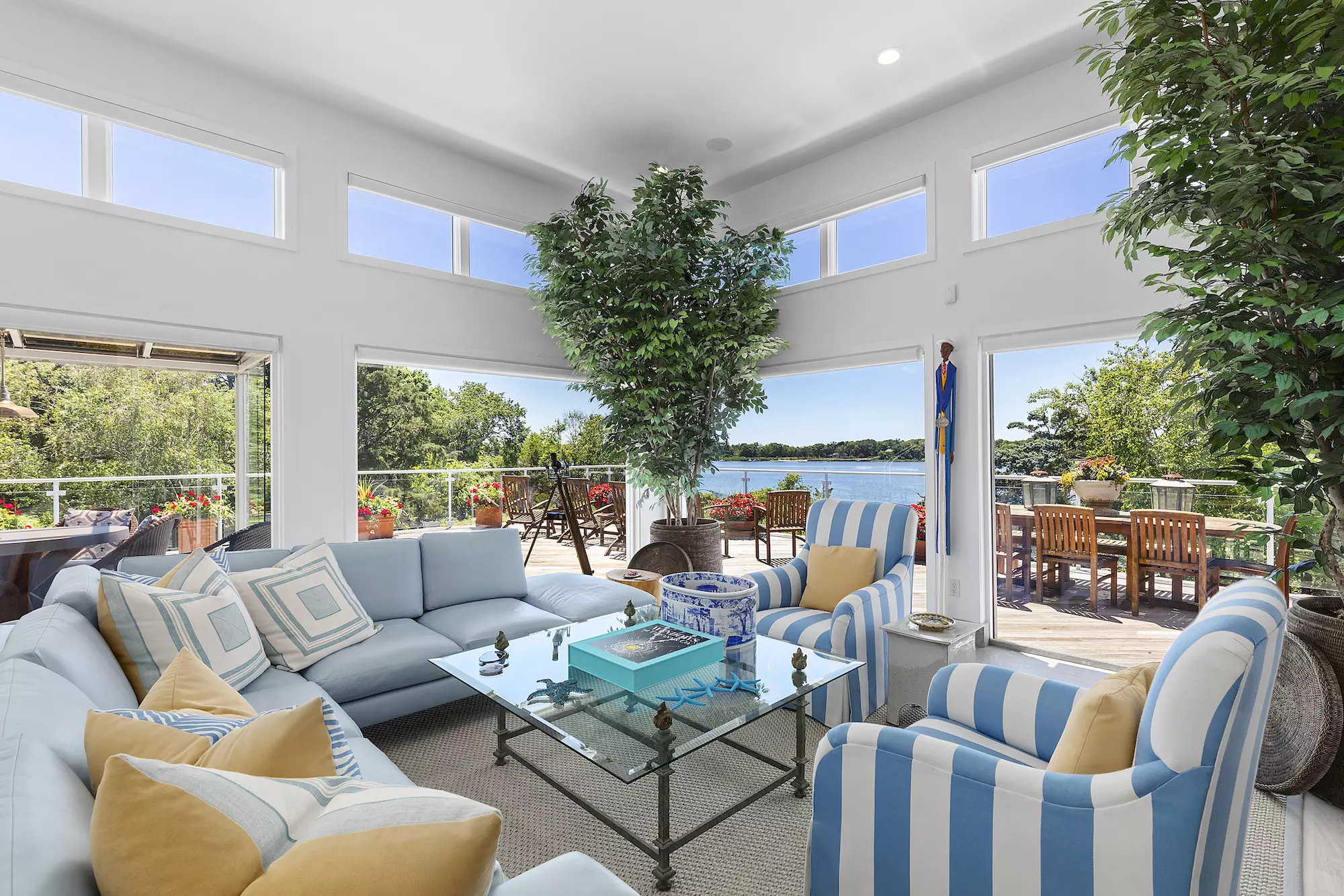 La casa de 7,25 milions de dòlars a Long Island es troba en 15 hectàrees amb jardins temàtics i una esplanada davant del mar 2829_13
