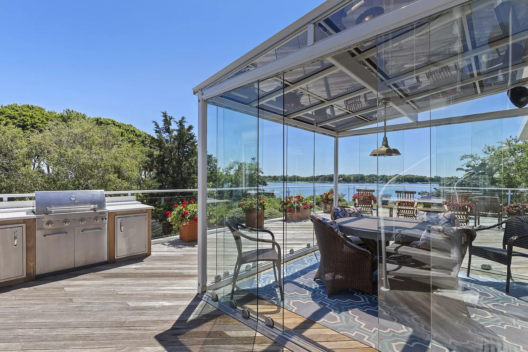 Rumah tepi teluk senilai $7,25 juta di Long Island berdiri di atas lahan seluas 15 hektar dengan taman bertema dan esplanade tepi laut 2829_15