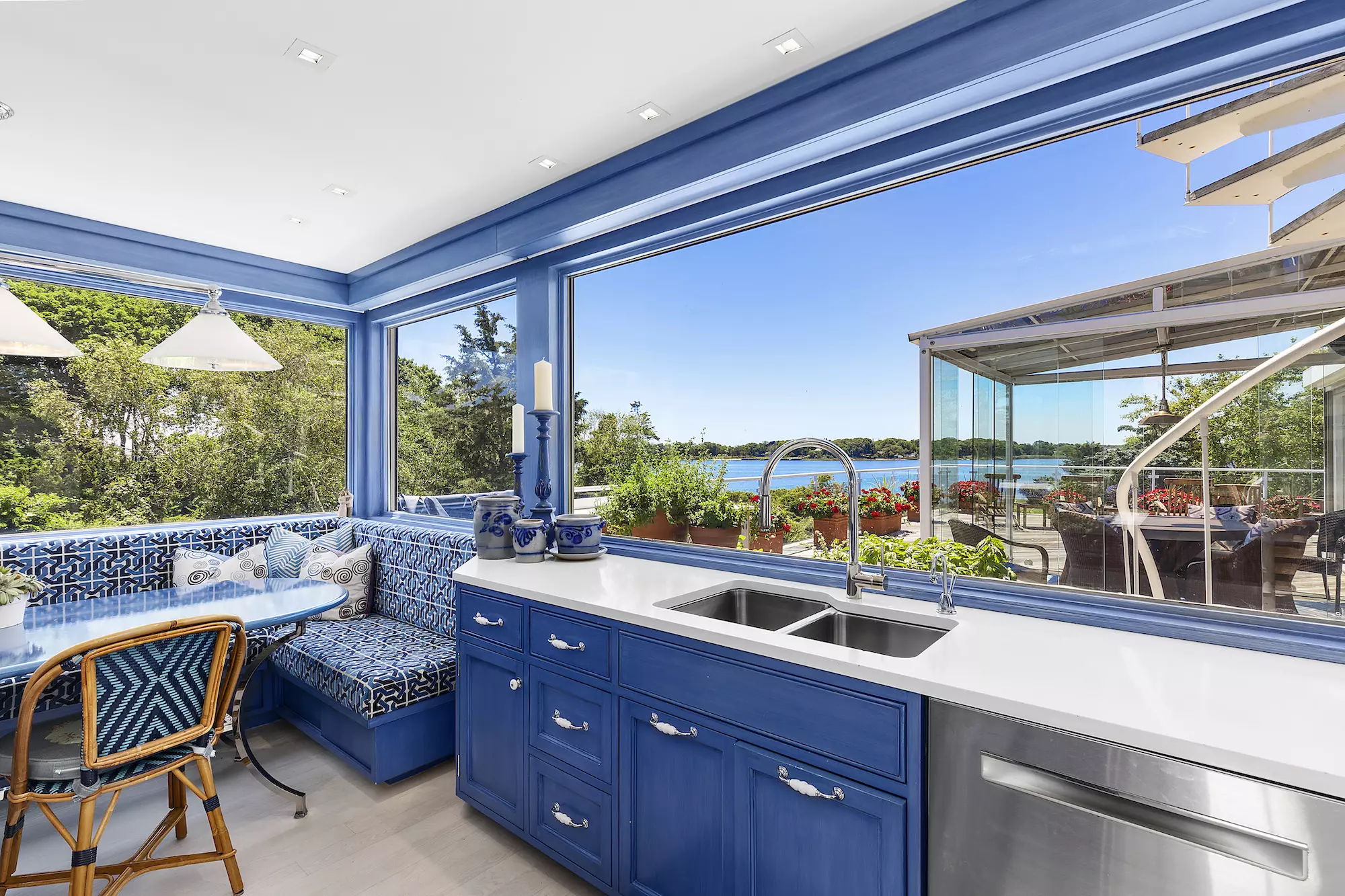 La casa de 7,25 milions de dòlars a Long Island es troba en 15 hectàrees amb jardins temàtics i una esplanada davant del mar 2829_16