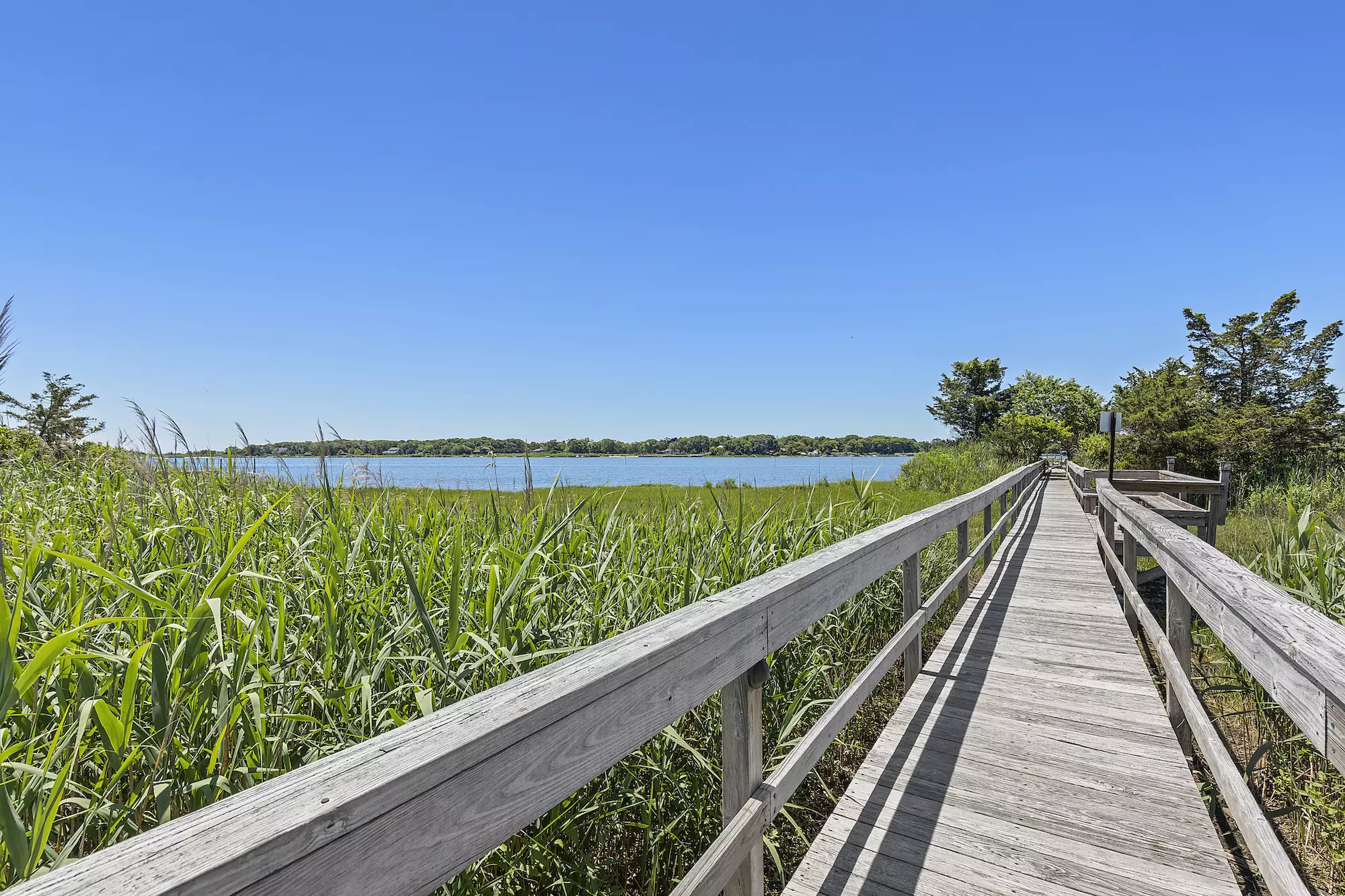 Rumah tepi teluk senilai $7,25 juta di Long Island berdiri di atas lahan seluas 15 hektar dengan taman bertema dan esplanade tepi laut 2829_26