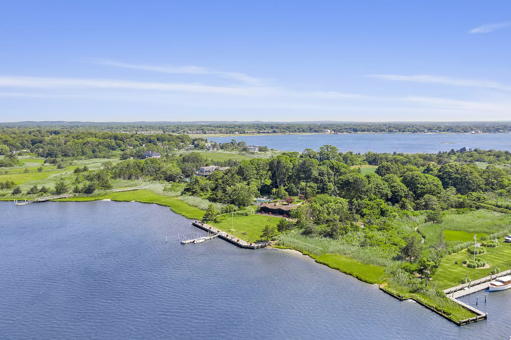 Rumah tepi teluk senilai $7,25 juta di Long Island berdiri di atas lahan seluas 15 hektar dengan taman bertema dan esplanade tepi laut 2829_37