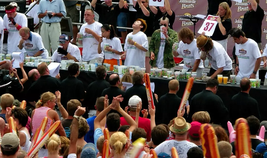 Конкурс по поеданию хот-догов Натана, Кони-Айленд