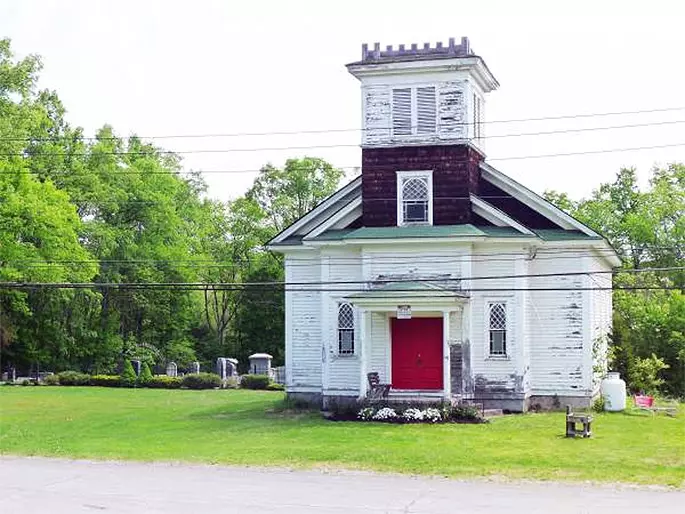 Besit in Charming Wood Frame Church yn 'e Catskills foar $ 99,000 28831_1